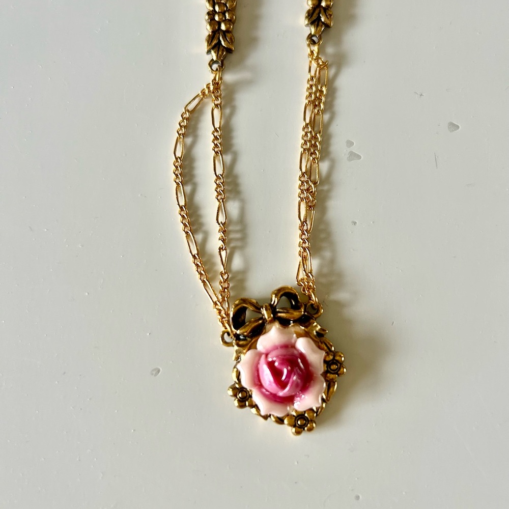 Vintage Avon Pink Porcelain Rose Garden Necklace - Gem